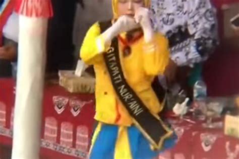 Profil Biodata Gitapati Nuraini Mayoret Viral Berjilbab Kuning Pakai Rok Mini Hingga Goyang