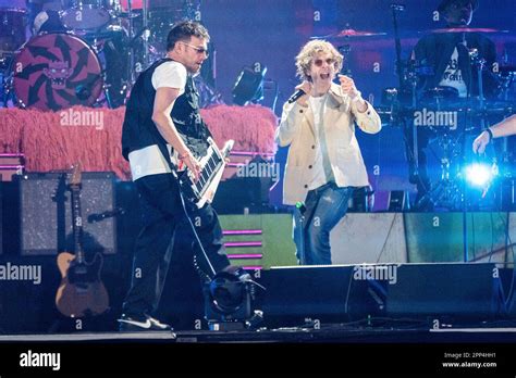 Damon Albarn Of Gorillaz Left Performs With Beck At The Coachella