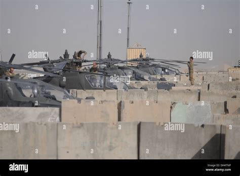 Ah 64 Apache Helicopter Crew Chiefs Serving Under 2nd Battalion
