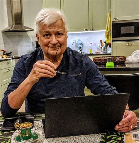 Aku Eronen 71 V Somevaari Kertoo Oman Kokemuksensa Rakkauden Löytämisestä Vuosien Jälkeen