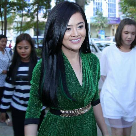 នារីខ្មែរអង្គរ