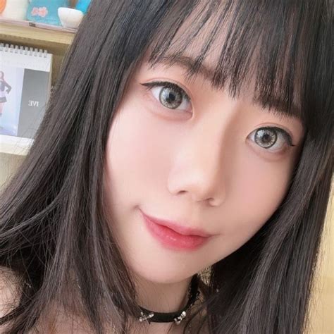 各位小粉紅！既然你們那麼不滿 下次她們香港開演唱會請不要過來爭演唱會門票 真的太好了 咁就少咗一班競爭對手 又容易咗搶飛啦😋🥰