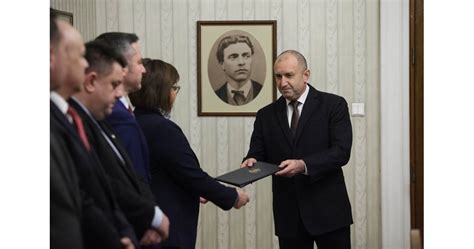 Новите избори вещаят край на „ерата“ Радев