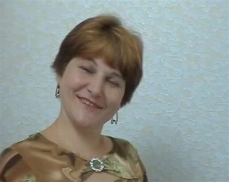 Зрелая волосатая мамаша любит молодые члены
