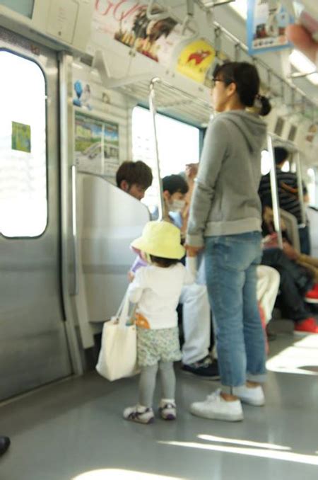 มองในมุมจิตแพทย์ คิดอย่างไร ผู้ใหญ่ไม่ลุกให้เด็กนั่งบนรถไฟ