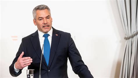 Нехамер Србија показала прагматичан приступ Косово вођено