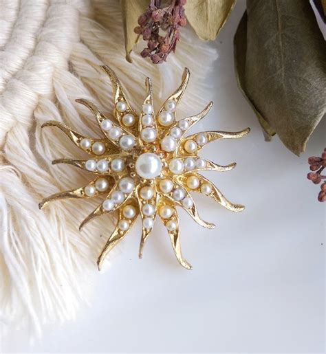 Vintage Jewelry 西洋古董飾品 優美 層次 珍珠花葉 細緻 別針 老時光角落｜徽章別針人氣榜 Pinkoi