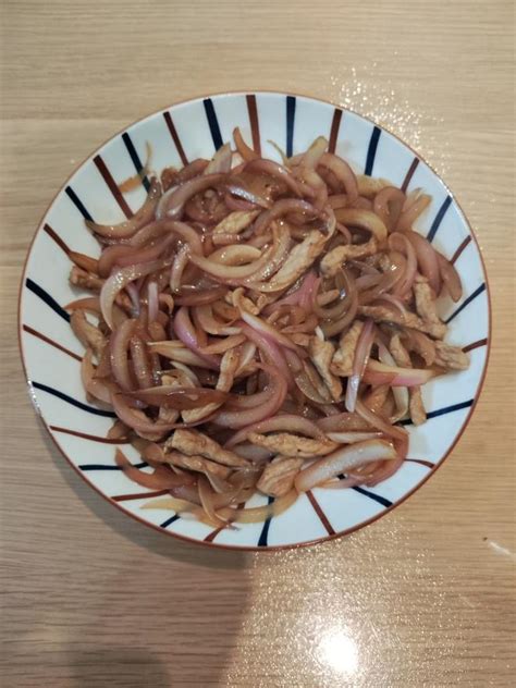 【洋葱炒瘦肉的做法步骤图，洋葱炒瘦肉怎么做好吃】目前做饭是我的爱好之一下厨房