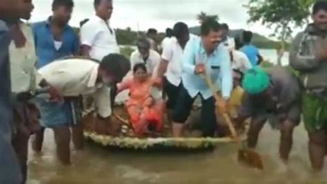 Bjp Mla Mp Renukacharya Rows Agarala Boat Steered By Locals Through