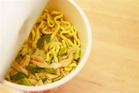 濃厚出汁がおいしい！「明星 麺神カップ こってり鶏そば」は麺とスープがおすすめ（相場一花） エキスパート Yahooニュース