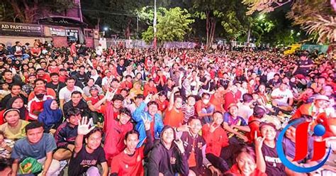 Euforia Nobar 17 683 Warga Dukung Timnas Di Balai Kota Surabaya
