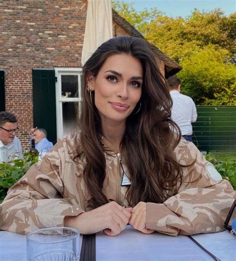 Alles Over De Knappe Vriendin Van Antoon Men At Work