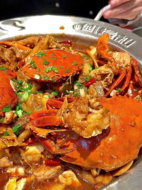 节假日通用！【胖哥俩肉蟹煲】105元享150元代金券限1张，上海多店可用，推荐：招牌肉蟹煲、鸡爪煲、渣渣脆小酥肉福利群品牌生活