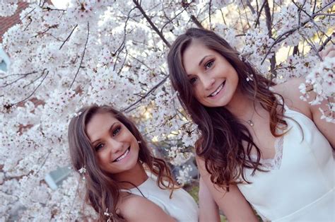 College Senior Pictures Twin Poses Twins Posing College Senior