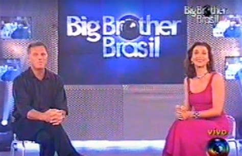 Clima entre André Marques e participante mulher nua no palco AVC