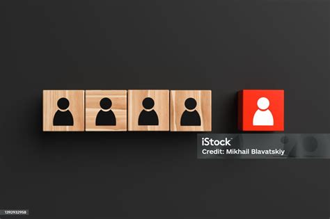 검은 색 배경에 군중에서 눈에 띄는 하나와 사람들 아이콘나무 블록 다양성에 대한 스톡 사진 및 기타 이미지 다양성 비즈니스 추상적인 Istock