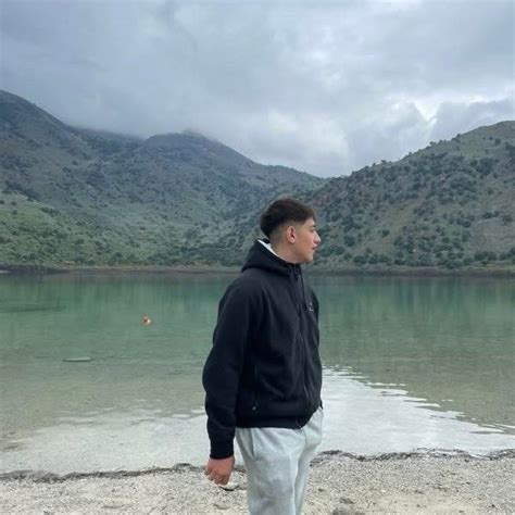 Mlegakis Manoslegakis • Threads Say More