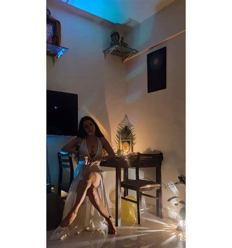 Snower Sania Vasudevs Feet