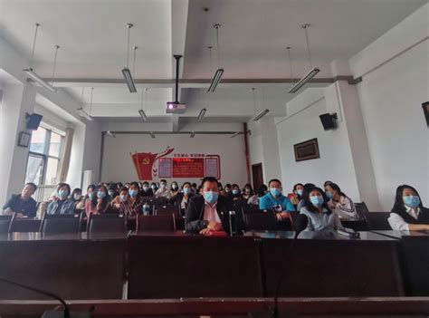 学习二十大奋进新征程 公共卫生学院师生集中观看党的二十大 西南医科大公共卫生学院