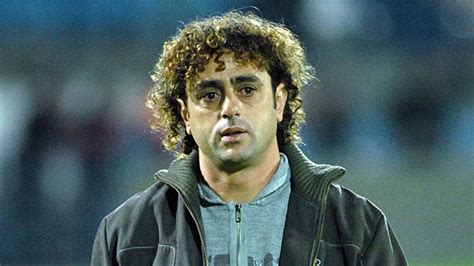 ראובן עטר מתרשם מהאפריקאים הנבחנים בנתניה וואלה ספורט