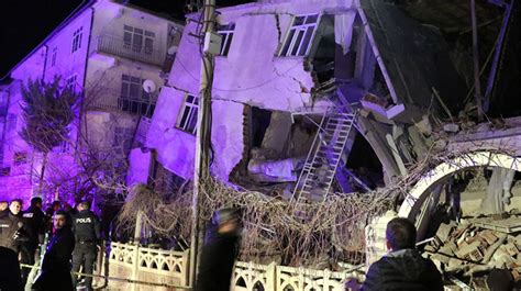 At Least 19 Dead More Than 600 Injured In Turkey Earthquake Panorama