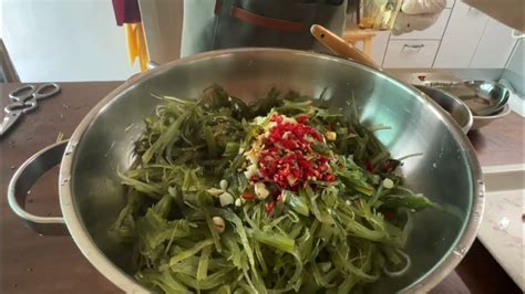 햇 양파 듬뿍 넣고 미역 줄기 볶아 보세요 맛과 영양가득 합니다 먹어도 먹어도 손이 가는 미역줄기볶음 Youtube