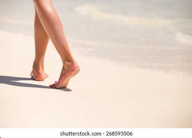 16 753 Beach Woman Naked Images Stock Photos Vectors Shutterstock
