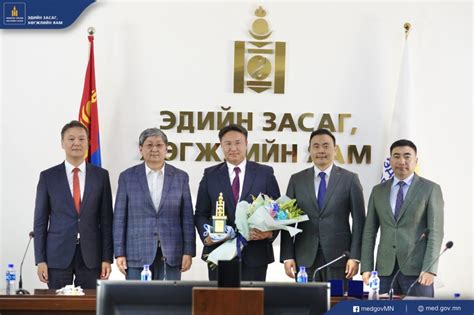 Төрийн одон медаль болон салбарын шагналаар шагнав Эдийн засаг хөгжлийн яам
