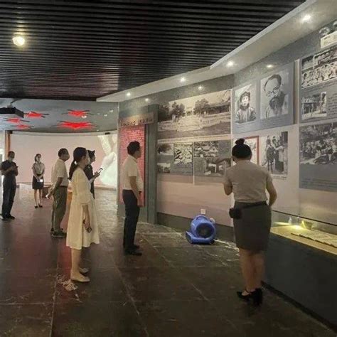 新华社贵州分社社长李自良一行到西秀区采访调研教育