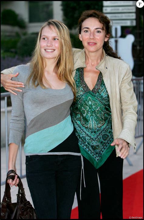 Isabel Otero Seins Nus Pour Son Anniversaire Lactrice Célèbre Ses 59