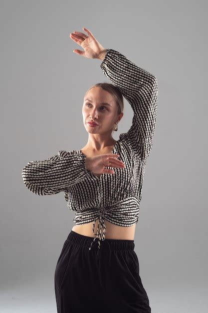 Premium Photo No Retouch Girl Modeling Model Tests