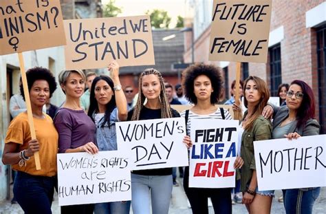 Grupo Multiétnico De Ativista Feminina Protestando Pelos Direitos Das