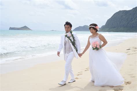 Hawaii Wedding Photos Waimanalo Bay Tomokazu And Harue