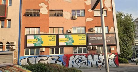 Скопјанец реагира за руинираната фасада на зграда во Центар „Каде ли ги трошат парите од