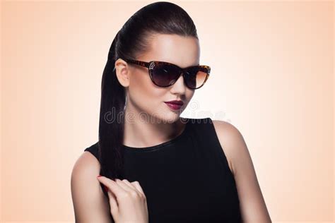Close Up Portrait Of Beautiful And Fashion Girl In Sunglasses S Stock