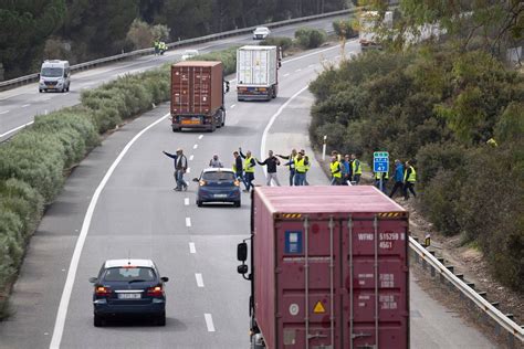 Las Protestas De Los Agricultores Acumulan Casi 600 Cortes De Vías Y