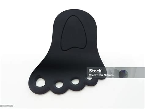 흰색 배경에 고립 된 발 모양의 검은 고무 문 쐐기 블랙 도어 고무 브래킷의 원래 공중 보기 가정 생활에 대한 스톡 사진 및