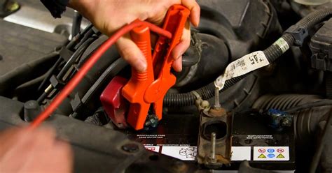 Starthilfe geben Auto Batterie richtig überbrücken WEB DE
