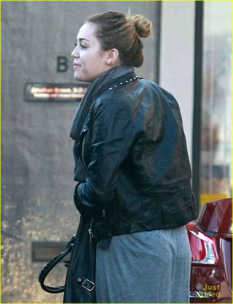 Miley Cyrus Gets A Tattoo Removed Photo 449367 Photo Gallery Just Jared Jr