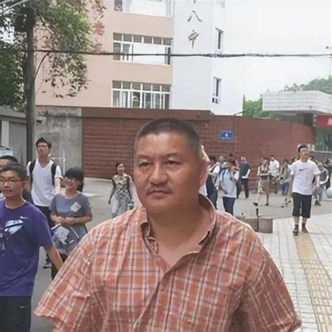 55岁“考王”梁实第26次高考，改选文科信心满满，你知道他的背景吗？ 梦想 考生 大学