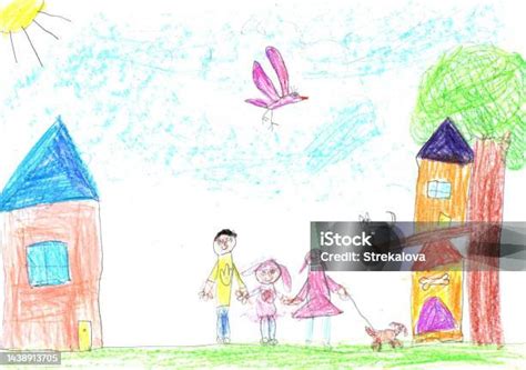 야외에서 산책에 행복한 가족의 아이 그림 유치한 스타일의 연필 아트 어린이 그림에 대한 스톡 벡터 아트 및 기타 이미지