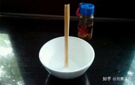 碗里立筷子说法是真的吗水碗立筷子的科学原理 知乎