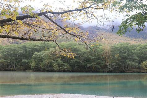 雨の梓川ひら