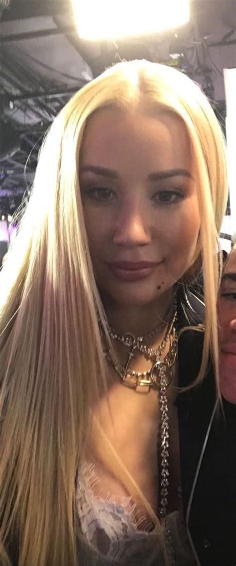 Iggy Azalea Blonde Bombshell Celebrity Selfie