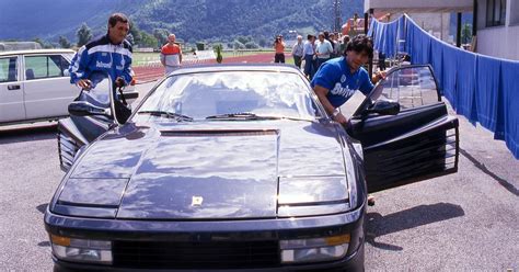 La Historia De Una Nueva Ferrari Negra Que Recuerda A La Testarossa De