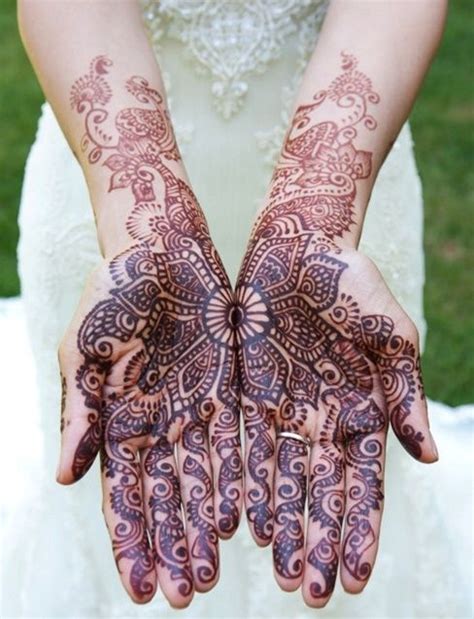 ヘナでペイントするmehndi♡インドの花嫁さんへの特別なおまじないが煌びやかで素敵♡ Marry マリー インドの花嫁 メヘン