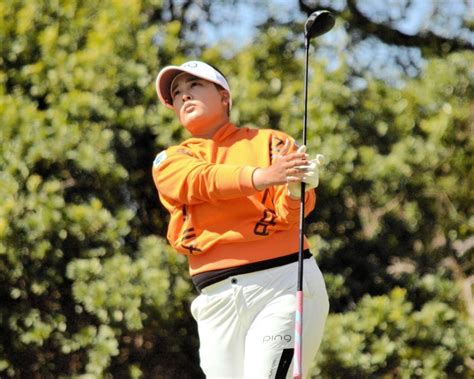 鈴木愛が逃げ切り完全vで大会2勝目 独走16アンダーで6打差圧勝 通算19勝目 高橋彩華、藤田かれんが2位 小祝さくらも後半失速で2位ゴルフ