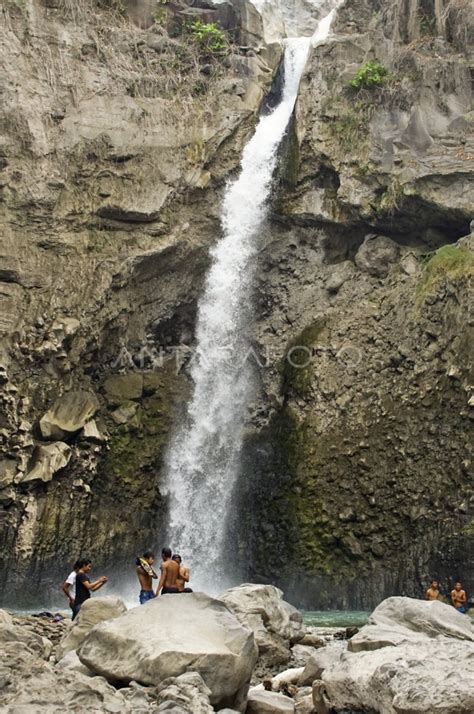 WISATA AIR TERJUN MANGKU SAKTI ANTARA Foto