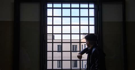 Tempo Due Ore Controlli Alla Biancheria E Porta Mai Chiusa A Chiave