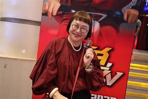 พี่หน่อง อรุโณชา ร่วมแสดงความยินดีกับ พี่แดง ธัญญา พี่อ๊อฟ พงษ์พัฒน์ ในงานแถลงข่าว ภาพยนตร์